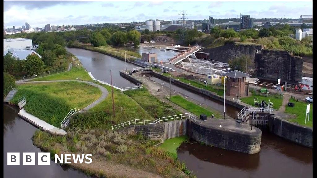 Leeds scheme includes UK's first movable weirs - BBC News