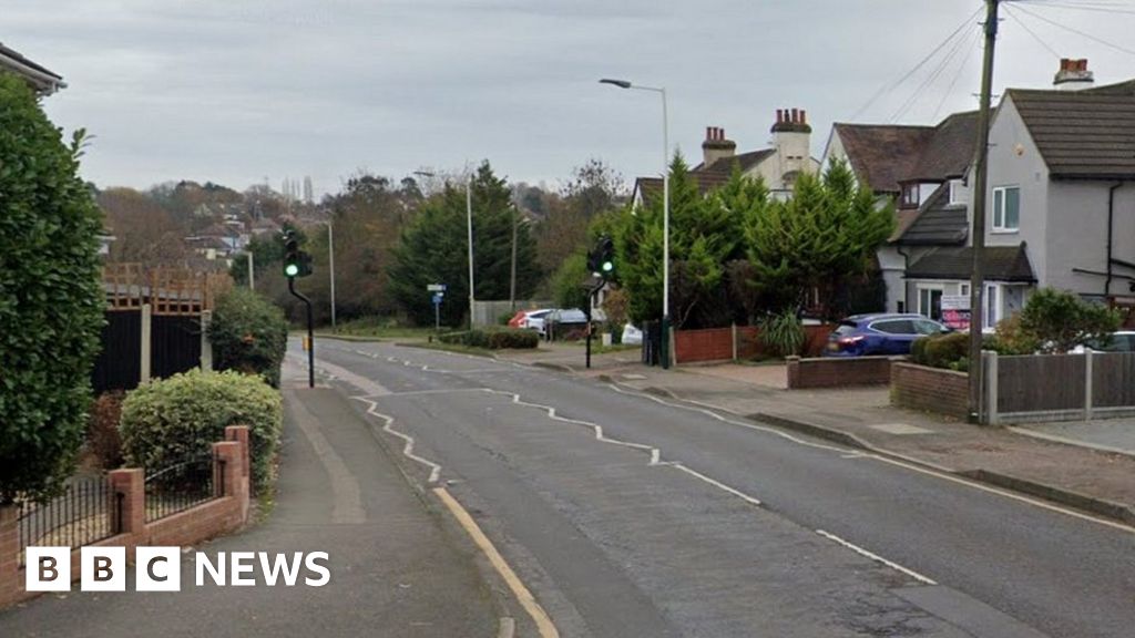 Romford crash: Motorist who caused fatal pile-up jailed - BBC News