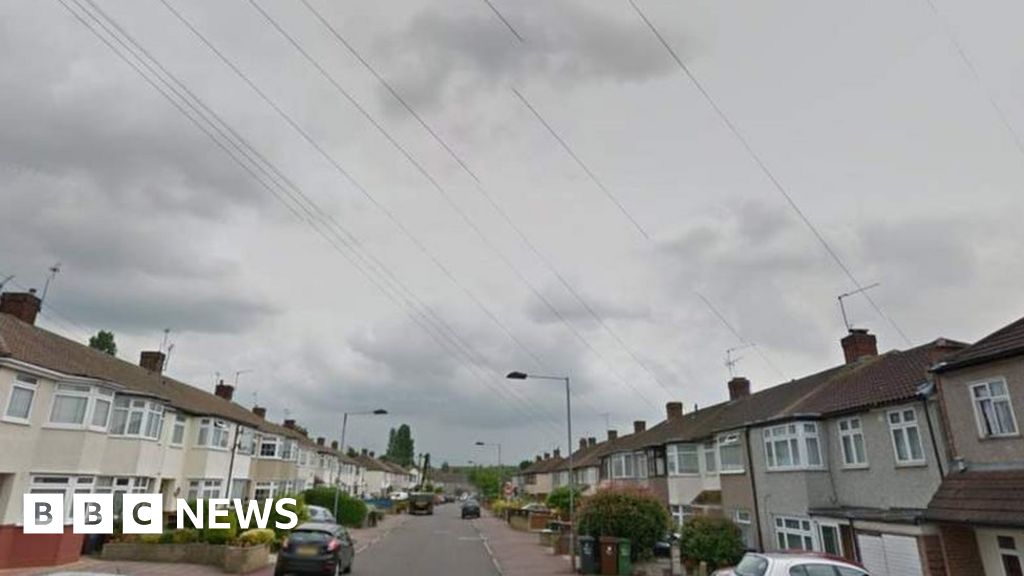 Romford house fire: Man charged with murder and arson - BBC News