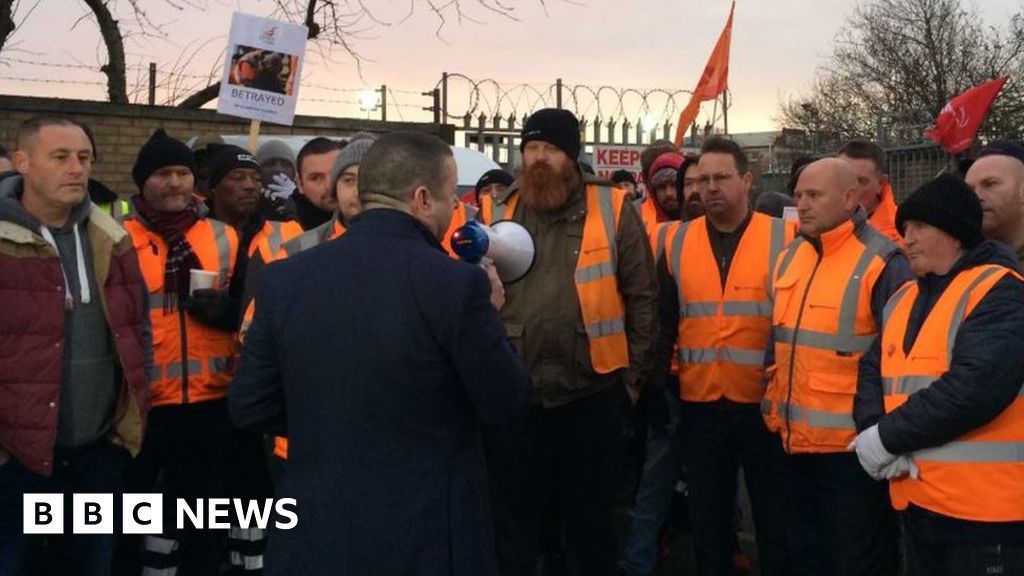 Birmingham bin strike: Unite ballots over more action - BBC News