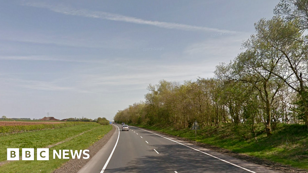Woman killed in two-car crash on A75 near Annan - BBC News