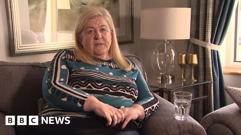 Karen McKevitt: 'My hospital bed was blocking a fire door' - BBC News