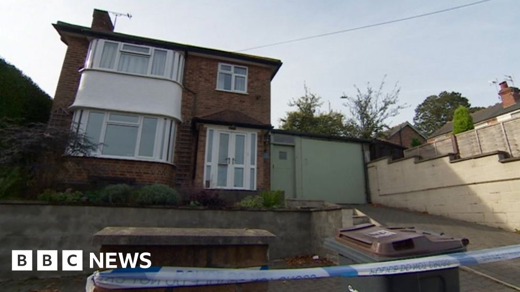 Mapperley murder investigation launched as couple found dead - BBC News