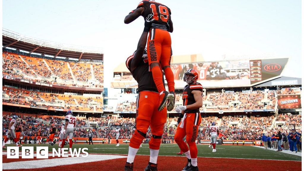 Grenfell Tower fire: NFL stadium cladding 'identical' - BBC News
