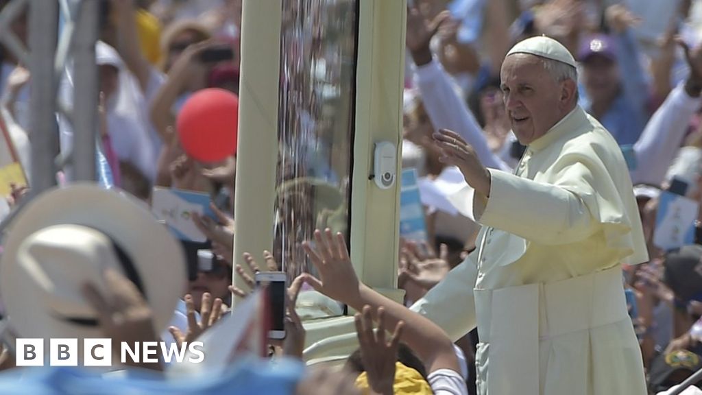 Pope Francis draws millions in tour of Ecuador - BBC News
