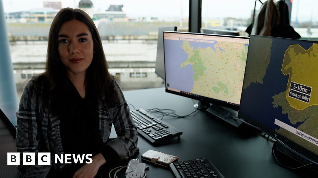 Weather: North and mid Wales could see up to a foot of snow - BBC News