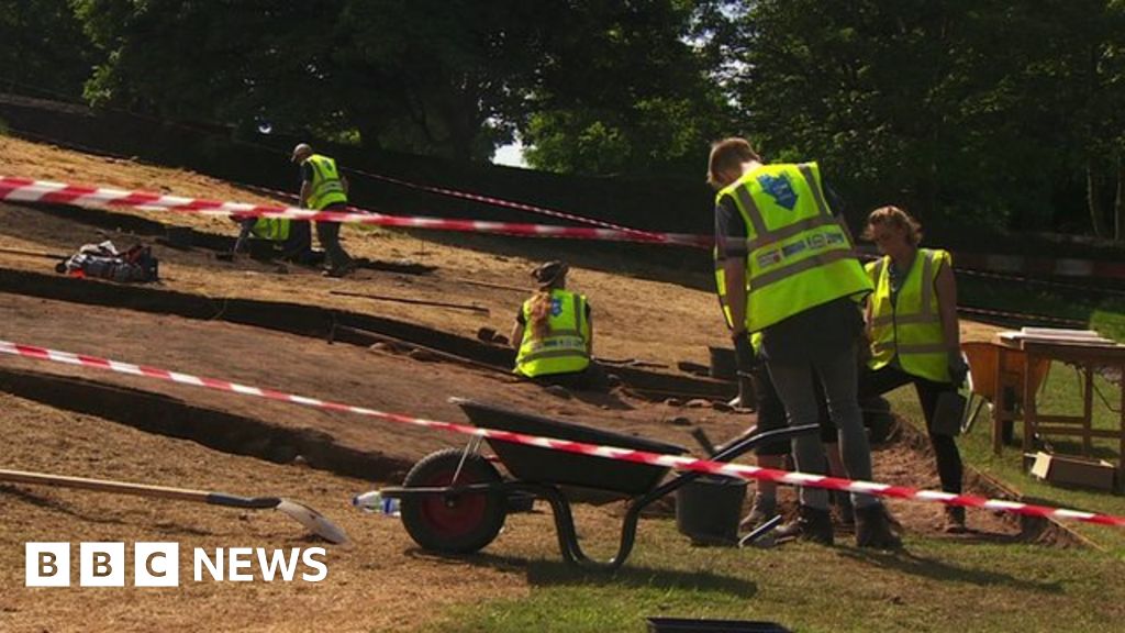 Roman fort dig starts in Lancaster Castle - BBC News