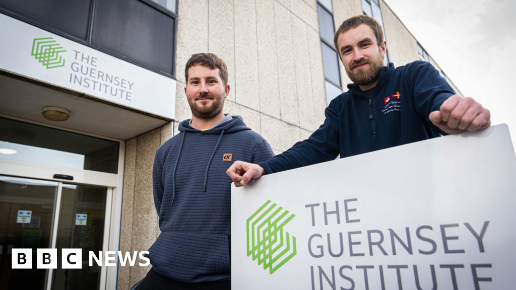 Guernsey apprentices do battle in skills competition - BBC News