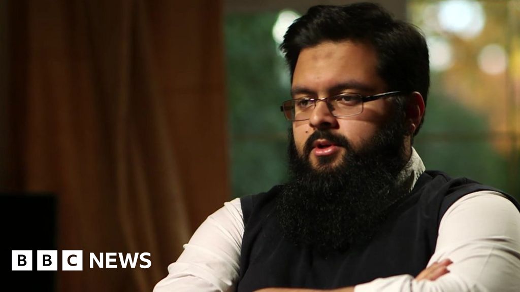 'Prevent' counter-extremism strategy faces legal challenge - BBC News