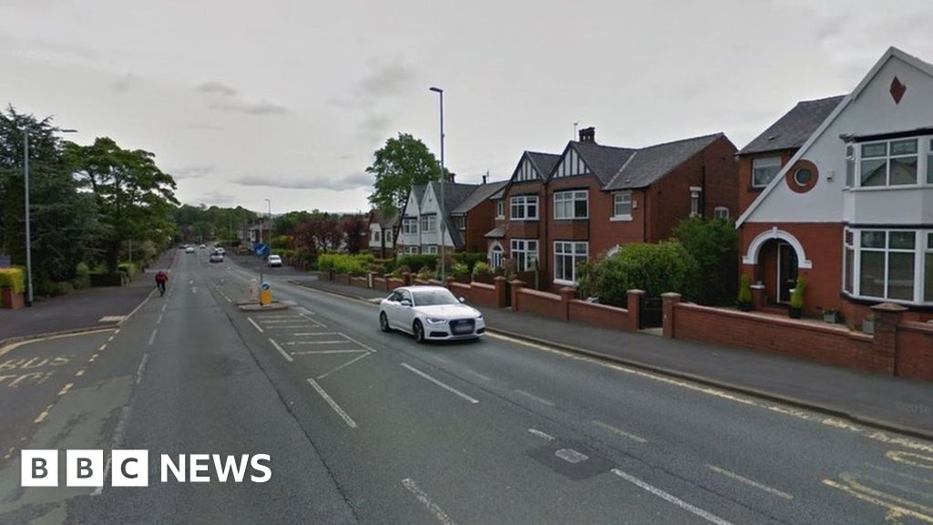 Teenage girl dies and four injured in Rochdale crash - BBC News