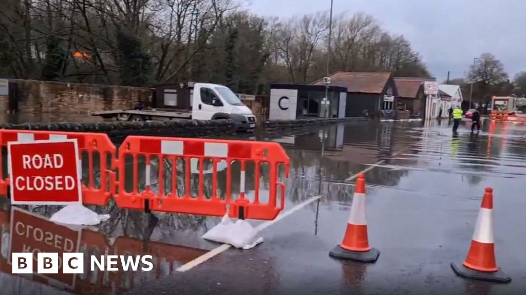 Derbyshire homes and roads flooded in wake of storm - BBC News