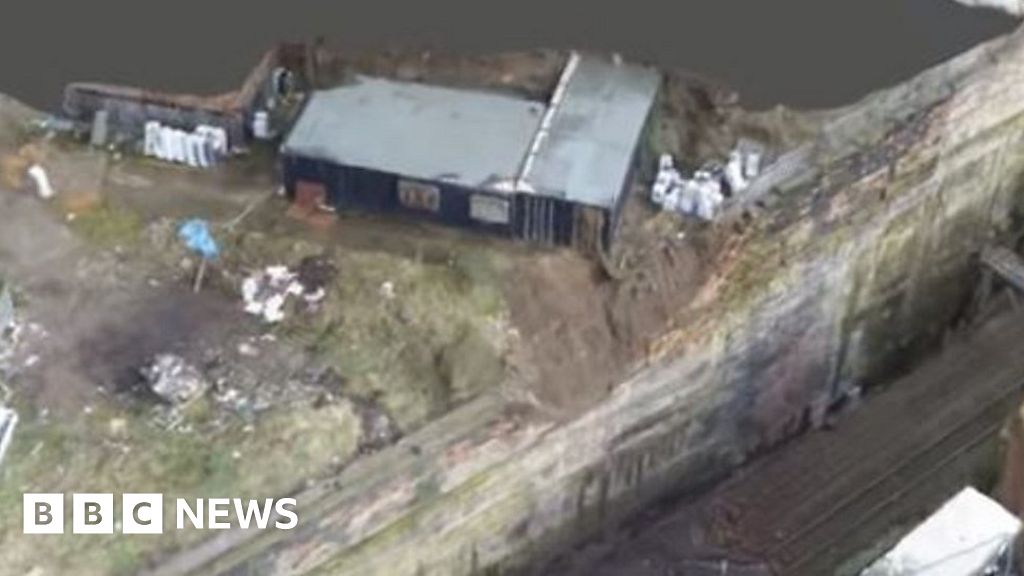 Network Rail criticised on Liverpool wall collapse