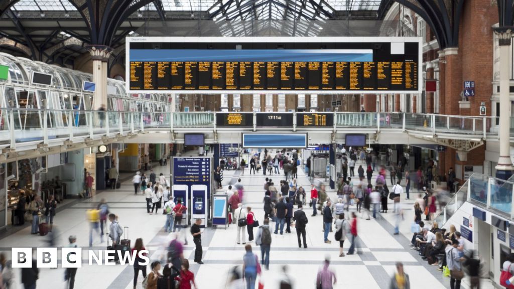 Rail firms say pre-paid ticket issue 'now resolved' - BBC News