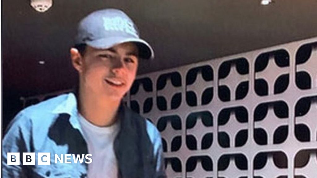 Harry Baker: Four guilty of teenager's drugs turf war murder - BBC News