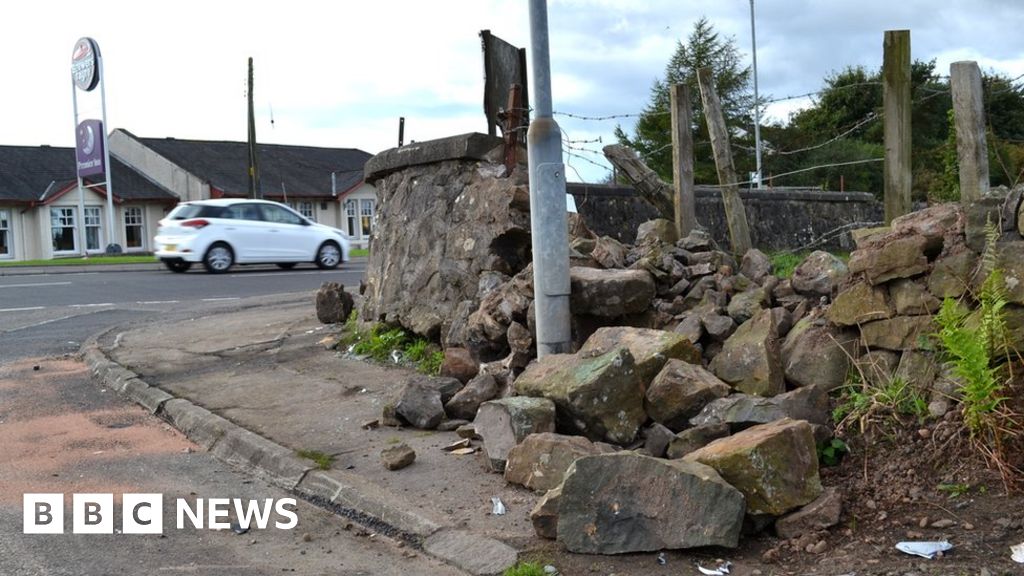 Driver, 86, dies after car crashes into wall on A872 near Stirling ...