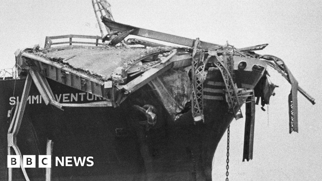 A look at past US bridge collapses after a vessel collision - BBC News