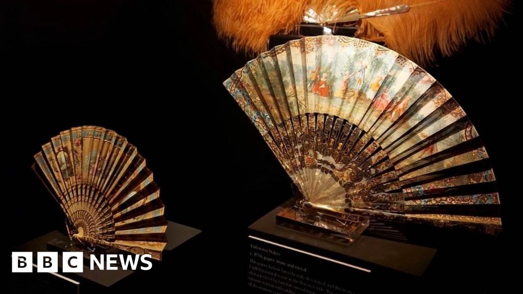 New 18th Century fan exhibition opens in Shropshire - BBC News