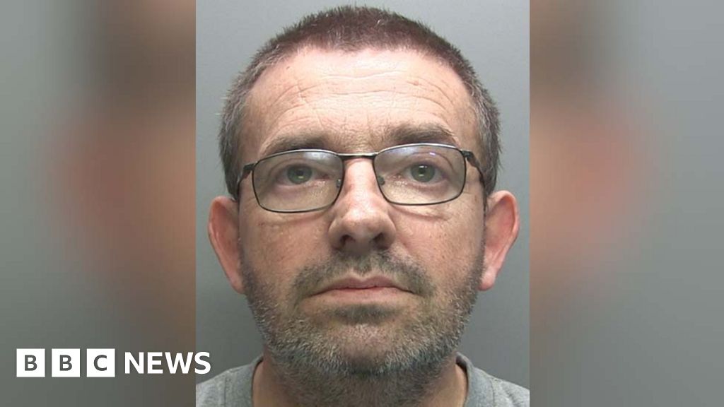 'Monster' Paul Devaney jailed for raping two women - BBC News