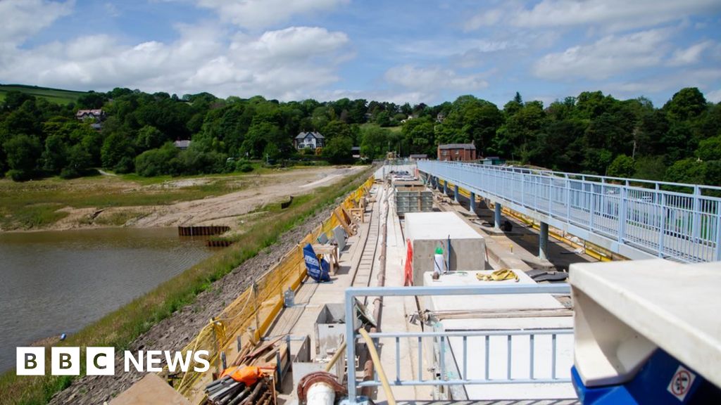 Whaley Bridge: Temporary dam repairs nearly complete - BBC News