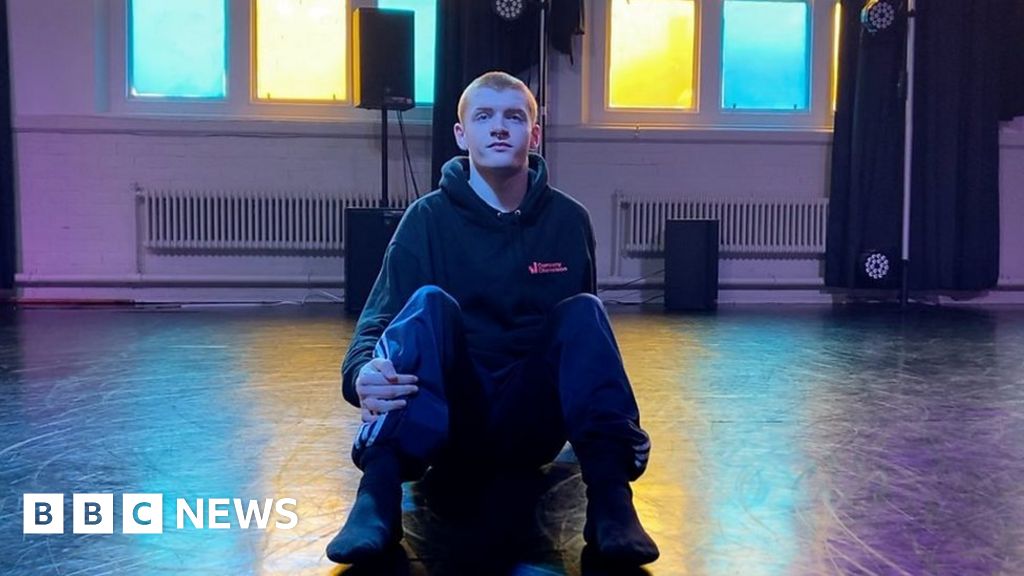 Self-taught teen dancer Nic Lee earns top school place - BBC News