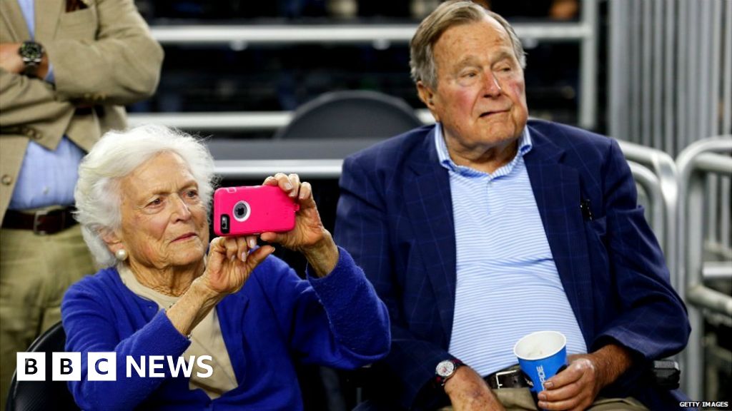 US election 2016: George HW Bush 'to vote for Clinton' - BBC News