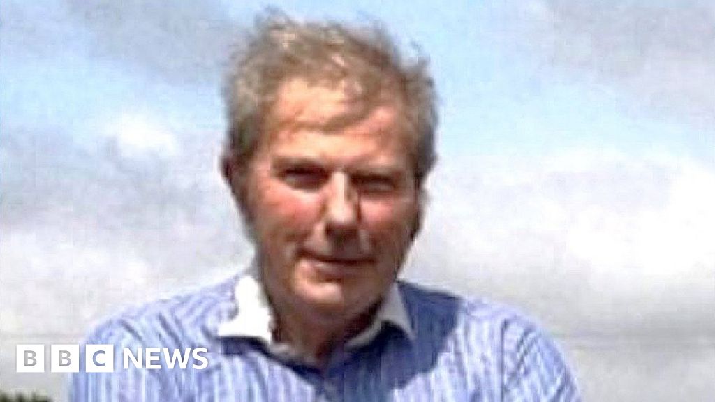 Missing Gosmore farmer: Four re-arrested in murder inquiry - BBC News
