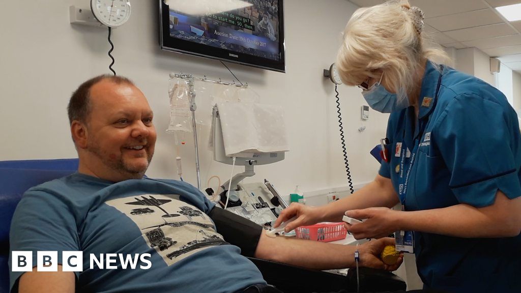 Coronavirus: How has donating blood changed? - BBC News