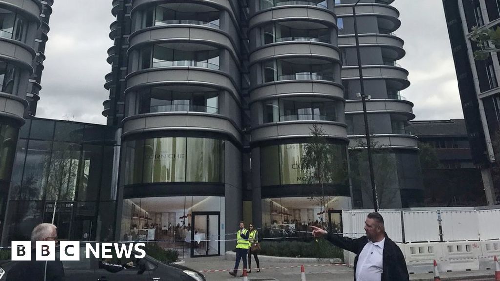 Man killed by window falling from London apartment block - BBC News