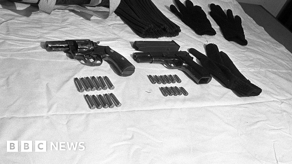 94 guns found in Northern Ireland in last three years - BBC News