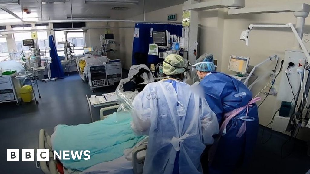 Coronavirus: 'NHS staff face challenges like soldiers' - BBC News