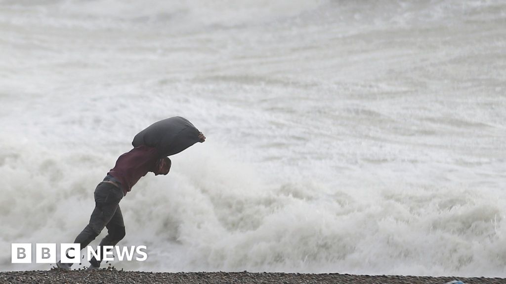 Do names make us think storms are worse? - BBC News