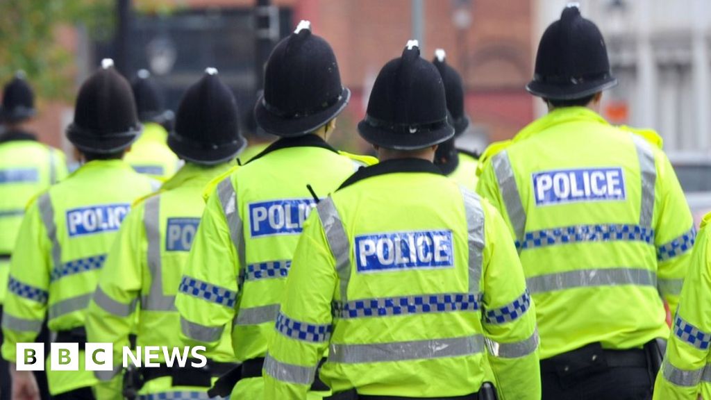 Knife crime: Greater Manchester Police get stop and search powers - BBC ...