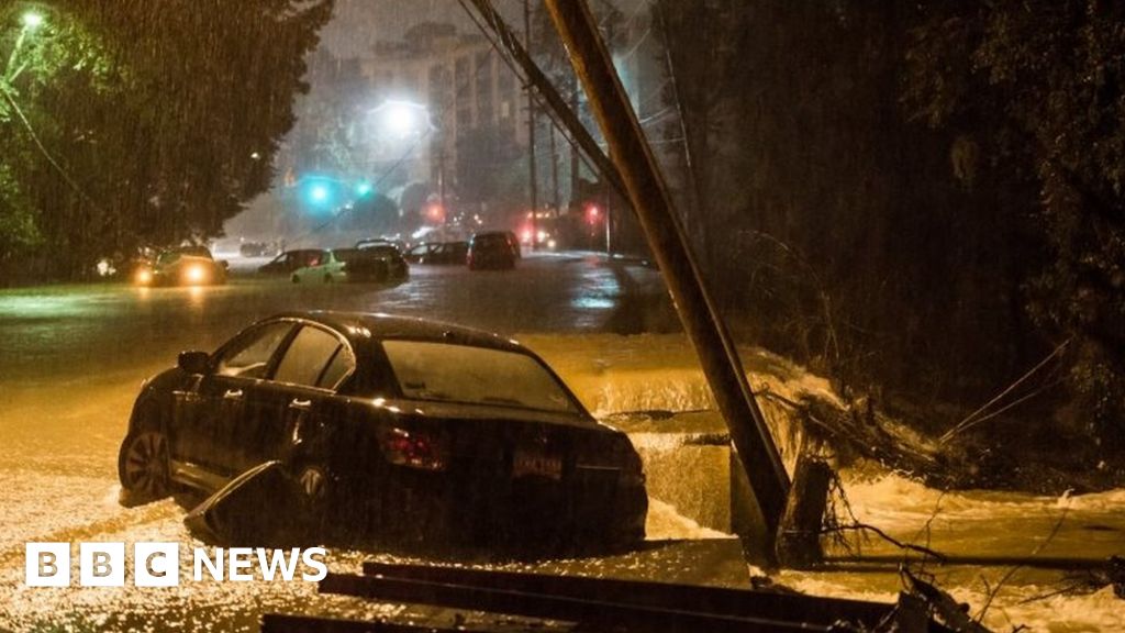 South Carolina flooding brings mass power cuts and rescues - BBC News