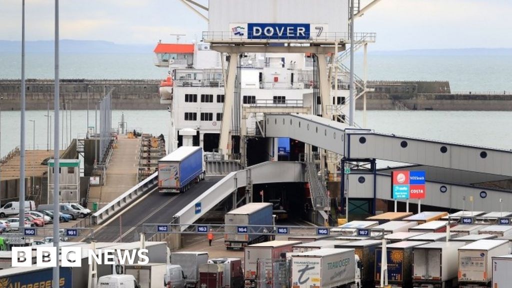 Firms 'won't be ready for EU customs exit' - BBC News