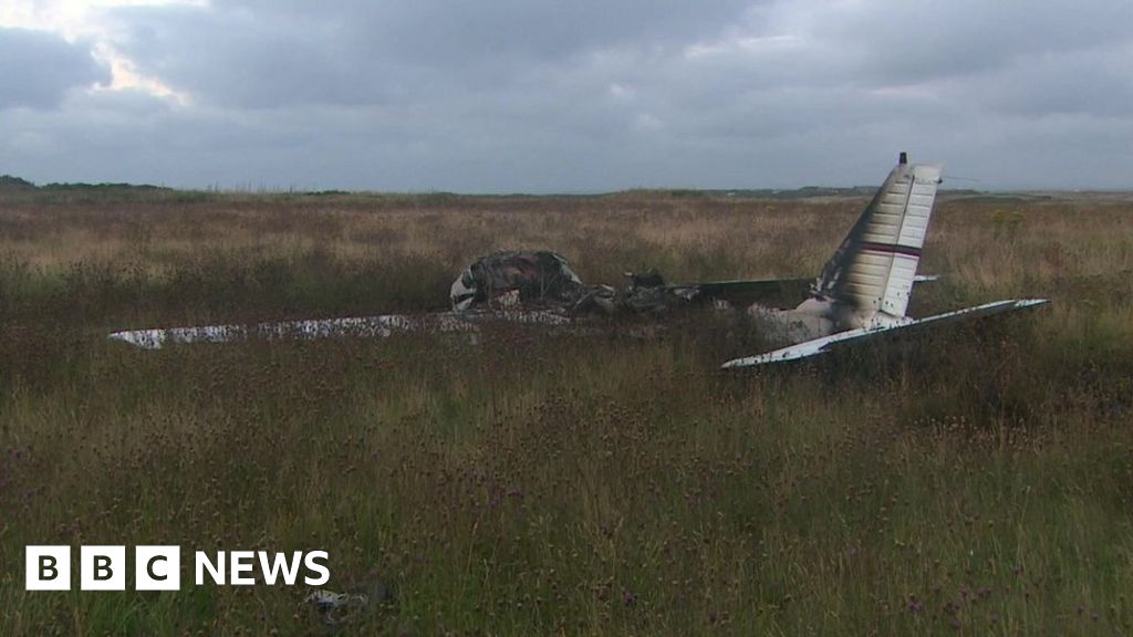 Light aircraft crashes with two passengers in Perranporth - BBC News