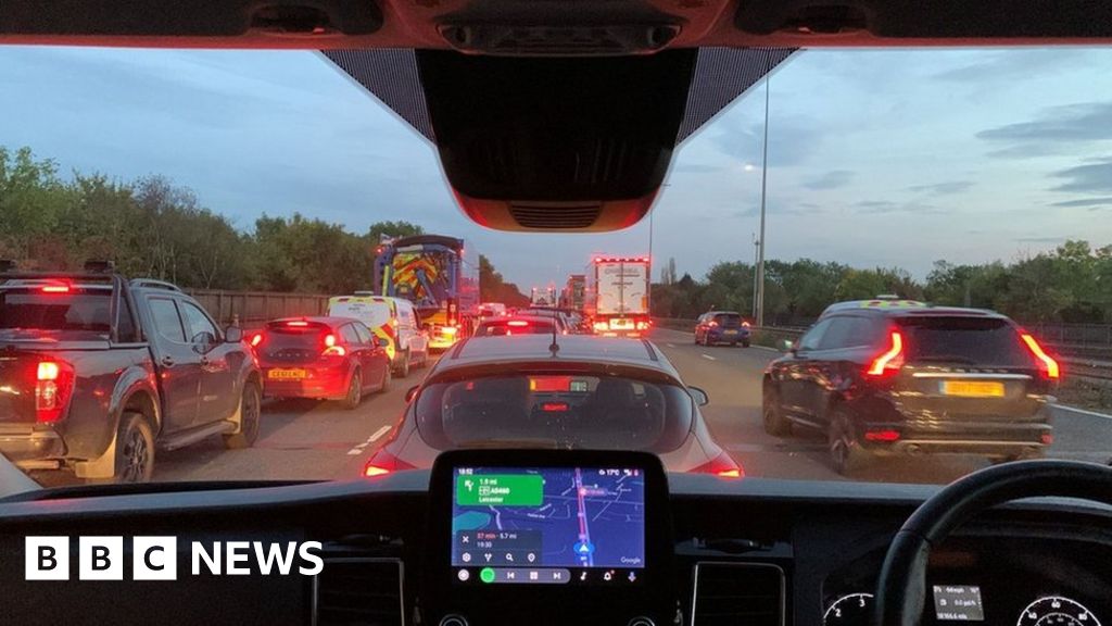 M1 Reopens In Leicestershire After Car Fire Closure Bbc News