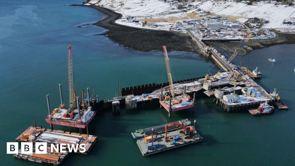 Ferries diverted just hours after Skye harbour reopens - BBC News