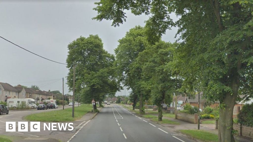 Pair robbed by masked man in Bishopstoke at knifepoint
