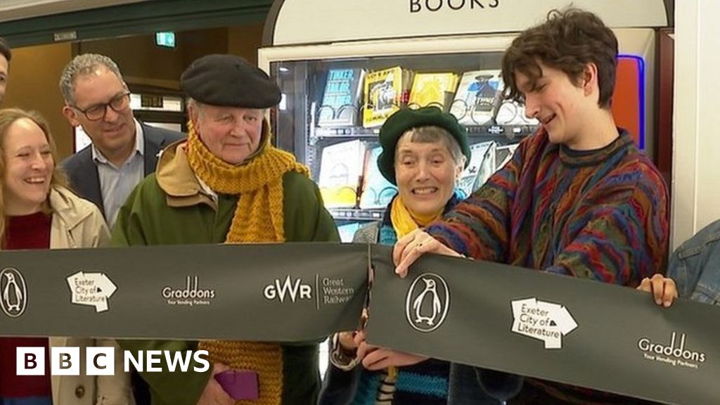 Michael Morpurgo unveils book vending machine at Exeter station - BBC News