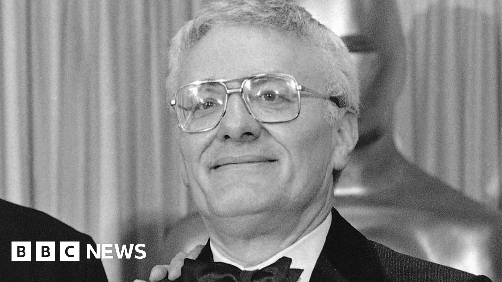 Amadeus writer Sir Peter Shaffer dies aged 90 - BBC News
