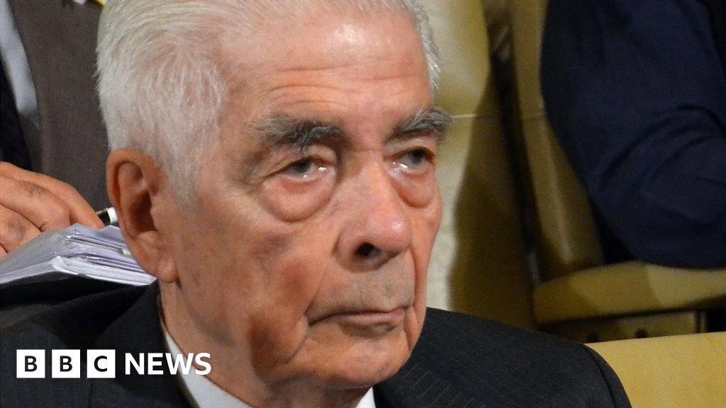 Argentina Dirty War ex-general Luciano Menéndez dies at 90 - BBC News