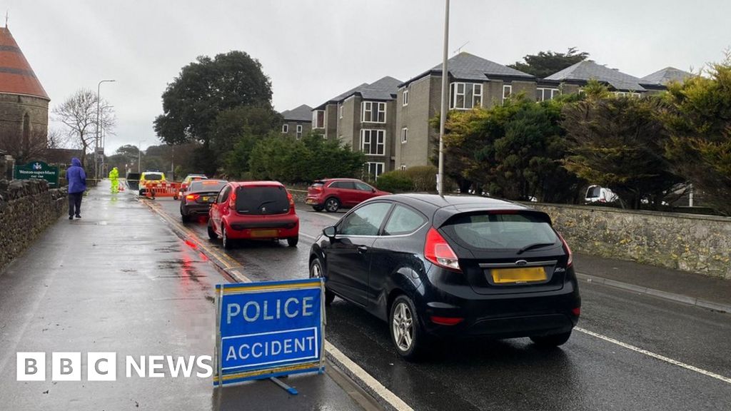 Weston-super-Mare: Motorcyclist in his 20s dies after crash - BBC News