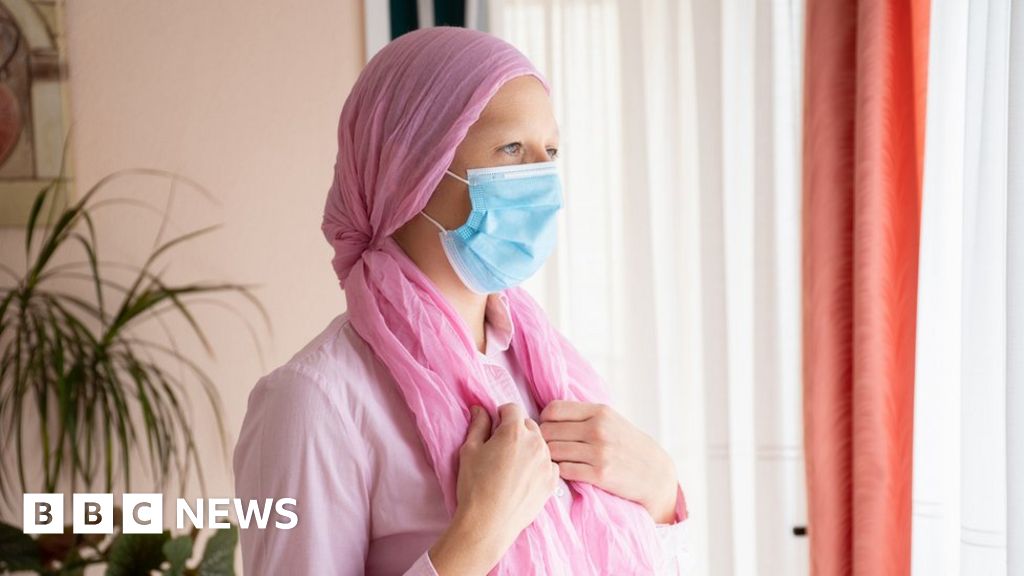 Covid-19 pandemic 'lowered cancer survival rates' in NI - BBC News