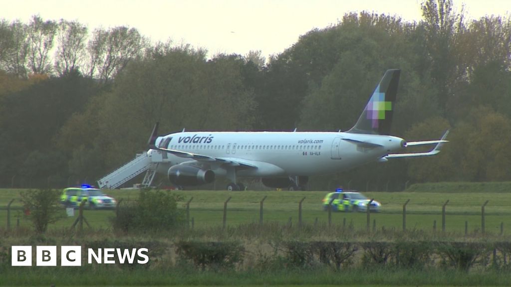 Military jets scrambled to 'unresponsive' plane - BBC News