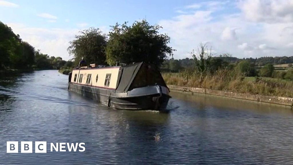 Canal extension proves local election issue in Daventry - BBC News