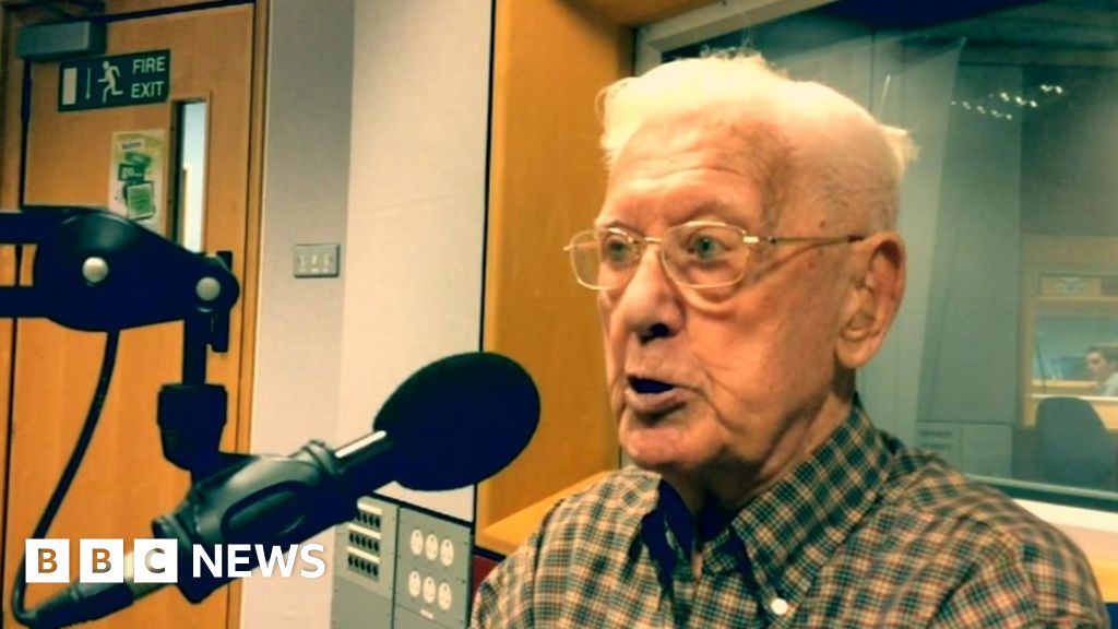 Lonely listener Bill Palmer, 95, spends day at Alex Dyke show - BBC News