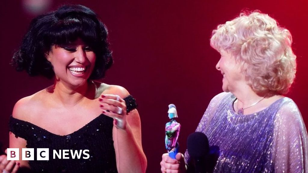 Post Office scandal: Jo Hamilton calls for compensation at Brit Awards ...