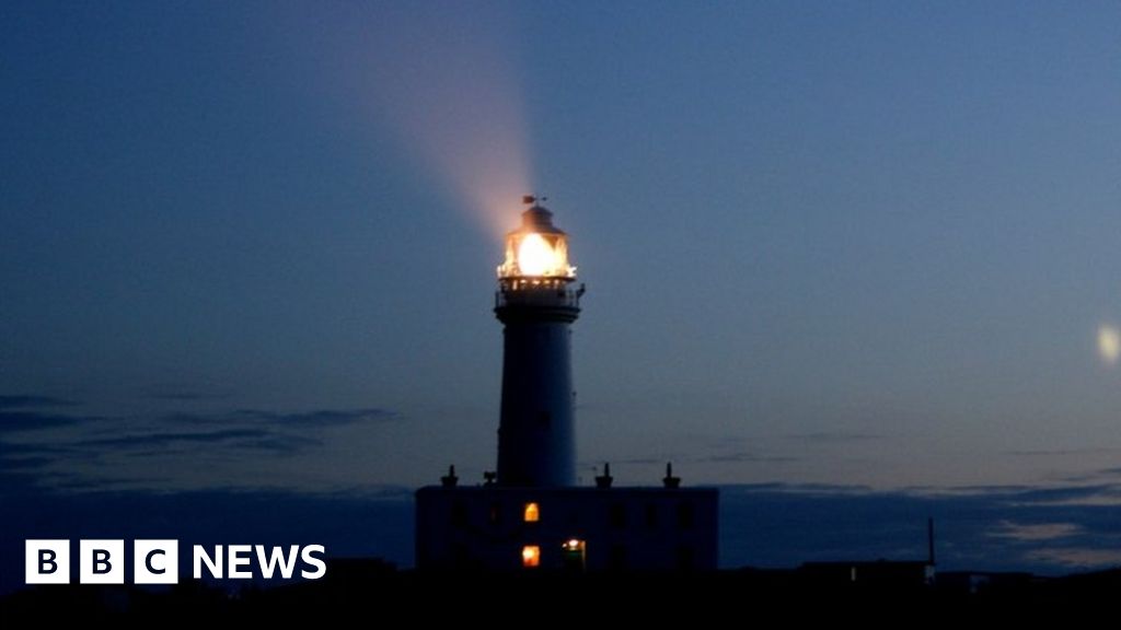 Flamborough Head Lighthouse's switch to LED bulbs 'disappointing' - BBC ...