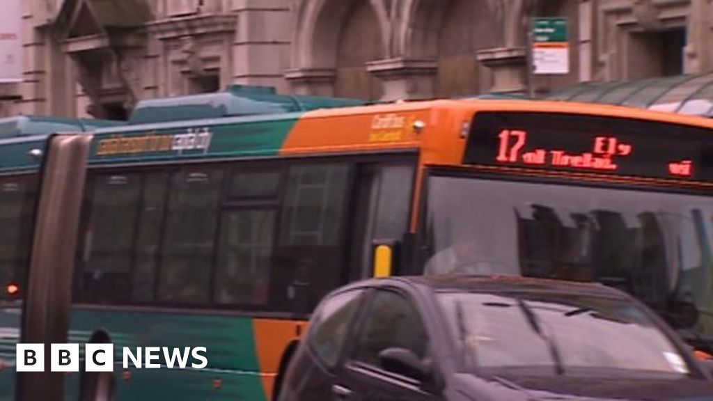 Cardiff Bus strike talks with Unite end in deadlock - BBC News
