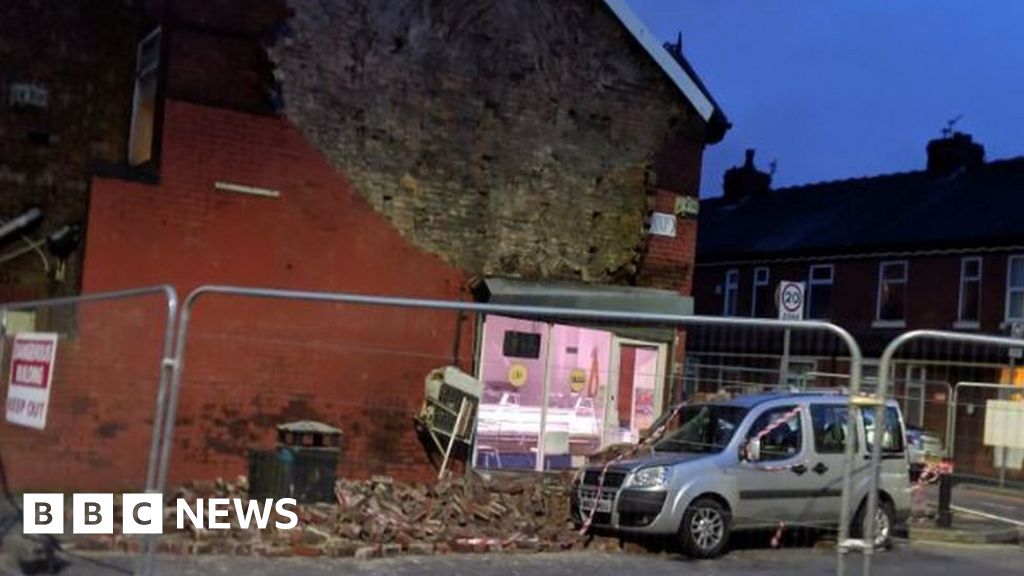 Manchester house wall collapse injures boy, 2 - BBC News